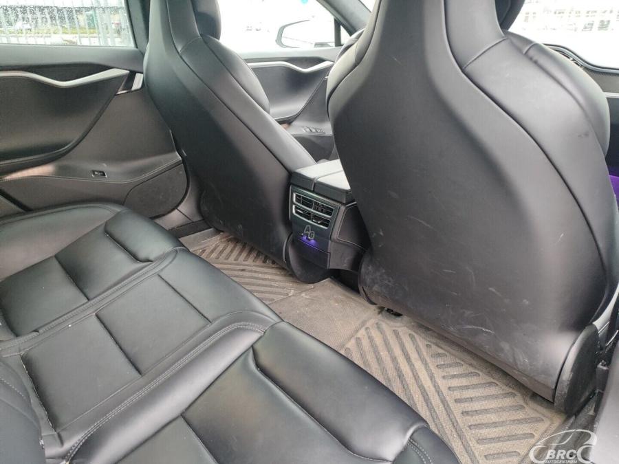 White Tesla Model S 2017 in Avizieniai, with an engine capacity of 0.00 L and mileage of 45 thousand km for 21900 €, photo 12 on AUTOMOTO.COM.LV