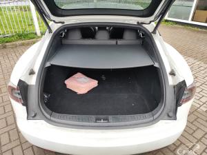 White Tesla Model S 2017 in Avizieniai, with an engine capacity of 0.00 L and mileage of 45 thousand km for 21900 €, photo 13 on AUTOMOTO.COM.LV