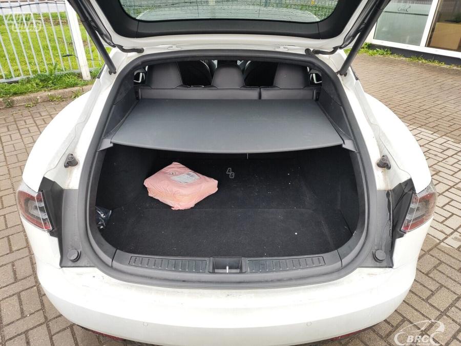White Tesla Model S 2017 in Avizieniai, with an engine capacity of 0.00 L and mileage of 45 thousand km for 21900 €, photo 13 on AUTOMOTO.COM.LV