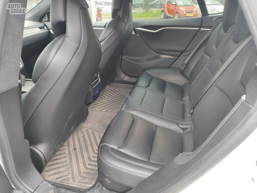 White Tesla Model S 2017 in Avizieniai, with an engine capacity of 0.00 L and mileage of 45 thousand km for 21900 €, photo 16 on AUTOMOTO.COM.LV
