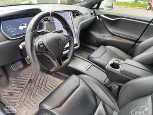 White Tesla Model S 2017 in Avizieniai, with an engine capacity of 0.00 L and mileage of 45 thousand km for 21900 €, photo 22 on AUTOMOTO.COM.LV