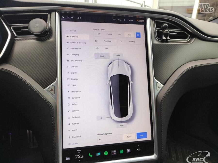 White Tesla Model S 2017 in Avizieniai, with an engine capacity of 0.00 L and mileage of 45 thousand km for 21900 €, photo 31 on AUTOMOTO.COM.LV