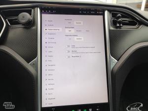 White Tesla Model S 2017 in Avizieniai, with an engine capacity of 0.00 L and mileage of 45 thousand km for 21900 €, photo 32 on AUTOMOTO.COM.LV
