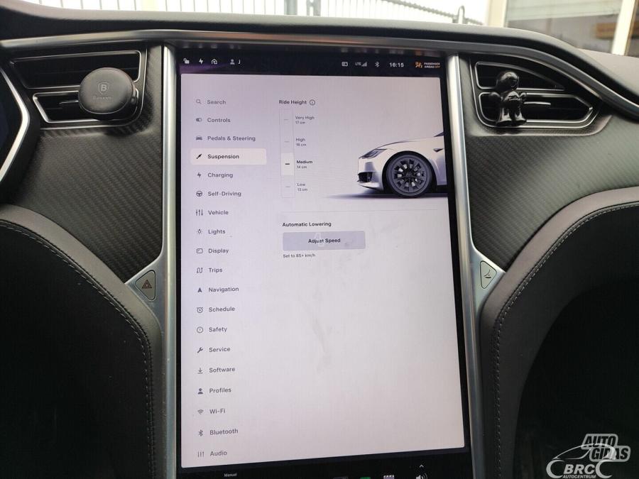 White Tesla Model S 2017 in Avizieniai, with an engine capacity of 0.00 L and mileage of 45 thousand km for 21900 €, photo 33 on AUTOMOTO.COM.LV
