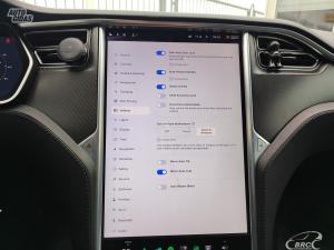 White Tesla Model S 2017 in Avizieniai, with an engine capacity of 0.00 L and mileage of 45 thousand km for 21900 €, photo 36 on AUTOMOTO.COM.LV