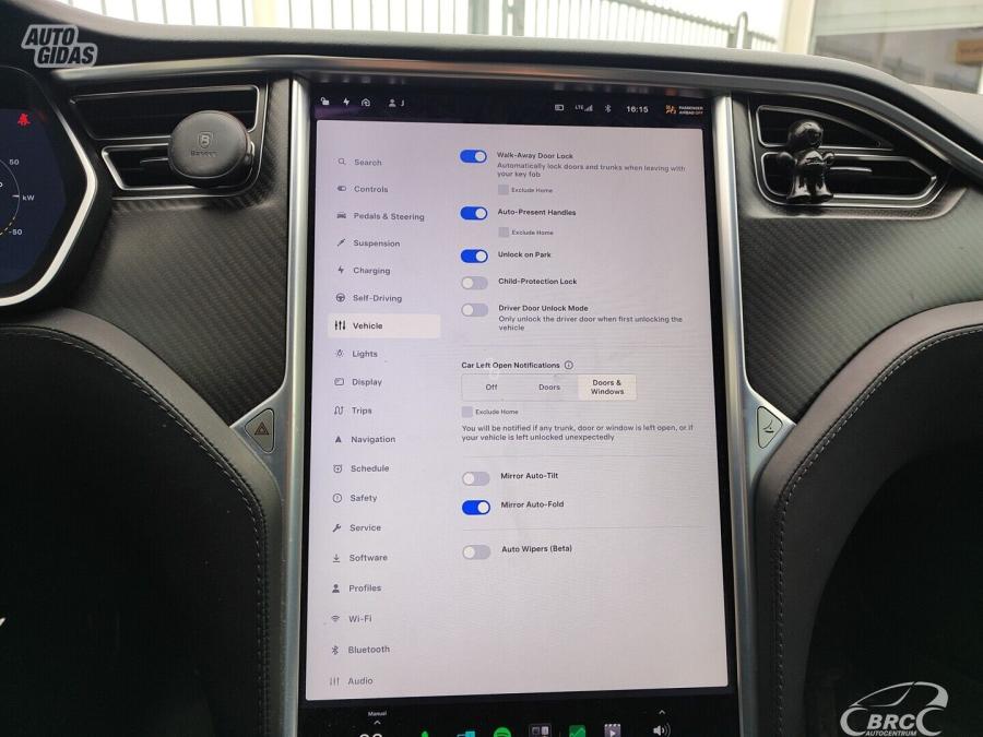 White Tesla Model S 2017 in Avizieniai, with an engine capacity of 0.00 L and mileage of 45 thousand km for 21900 €, photo 36 on AUTOMOTO.COM.LV