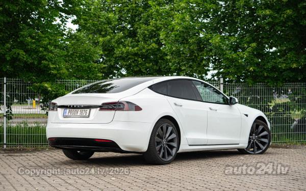 White Tesla Model S 2017 in Tartu, with an engine capacity of 0.00 L and mileage of 198 thousand km for 21500 €, photo 5 on AUTOMOTO.COM.LV