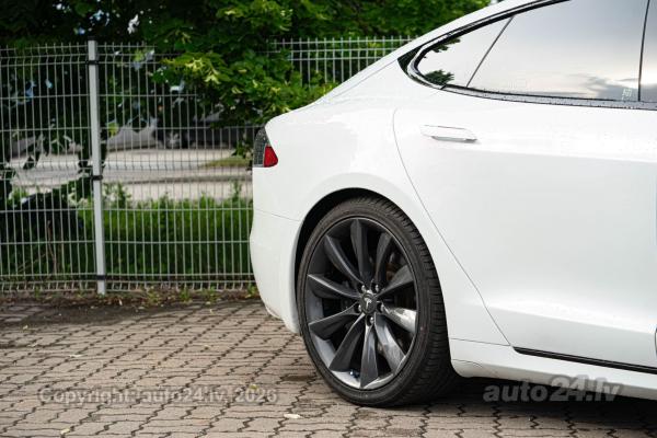 White Tesla Model S 2017 in Tartu, with an engine capacity of 0.00 L and mileage of 198 thousand km for 21500 €, photo 6 on AUTOMOTO.COM.LV