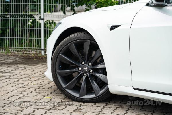 White Tesla Model S 2017 in Tartu, with an engine capacity of 0.00 L and mileage of 198 thousand km for 21500 €, photo 8 on AUTOMOTO.COM.LV
