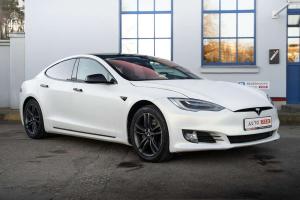 Balts Tesla Model S 2018 Viļņa, ar dzinēja tilpumu 0.00 L un nobraukumu 217 tūkst. km par 25900 €, foto  vietnē AUTOMOTO.COM.LV