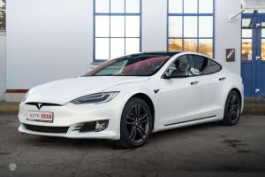 Balts Tesla Model S 2018 Viļņa, ar dzinēja tilpumu 0.00 L un nobraukumu 217 tūkst. km par 25900 €, foto 4 vietnē AUTOMOTO.COM.LV