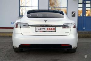 Balts Tesla Model S 2018 Viļņa, ar dzinēja tilpumu 0.00 L un nobraukumu 217 tūkst. km par 25900 €, foto 6 vietnē AUTOMOTO.COM.LV