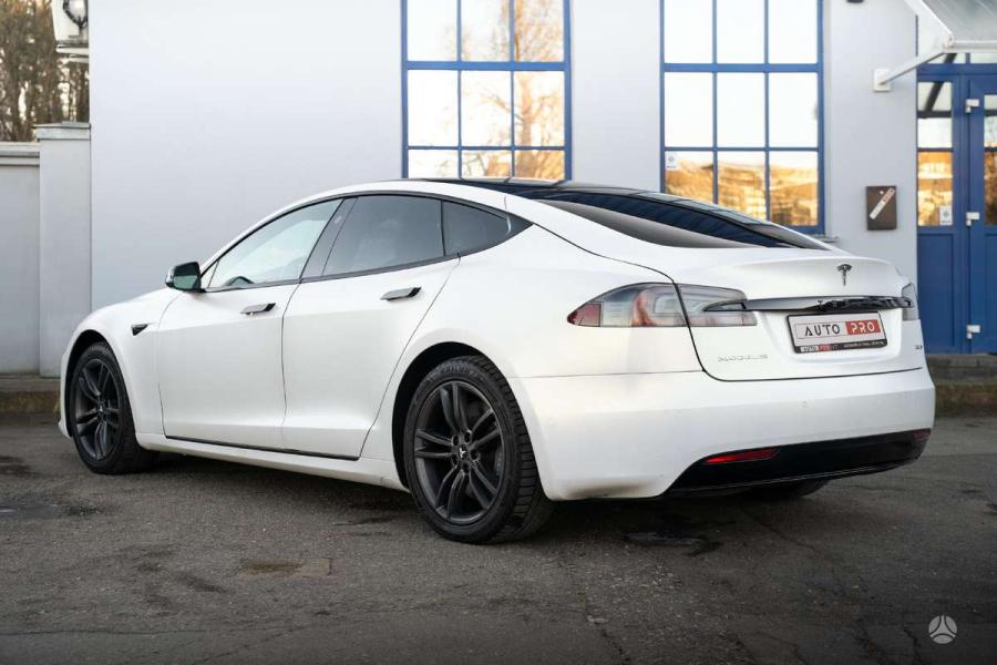 Balts Tesla Model S 2018 Viļņa, ar dzinēja tilpumu 0.00 L un nobraukumu 217 tūkst. km par 25900 €, foto 7 vietnē AUTOMOTO.COM.LV