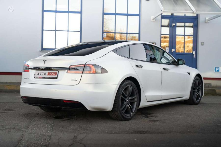 Balts Tesla Model S 2018 Viļņa, ar dzinēja tilpumu 0.00 L un nobraukumu 217 tūkst. km par 25900 €, foto 8 vietnē AUTOMOTO.COM.LV