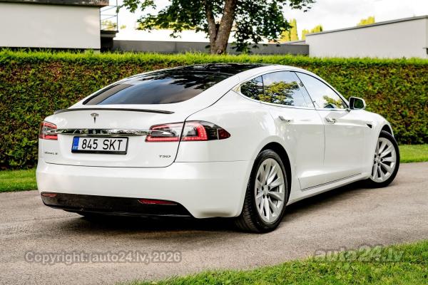 White Tesla Model S 2018 in Parnu, with an engine capacity of 0.00 L and mileage of 101 thousand km for 23990 €, photo 2 on AUTOMOTO.COM.LV