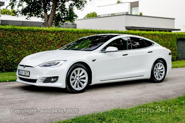 White Tesla Model S 2018 in Parnu, with an engine capacity of 0.00 L and mileage of 101 thousand km for 23990 €, photo 4 on AUTOMOTO.COM.LV