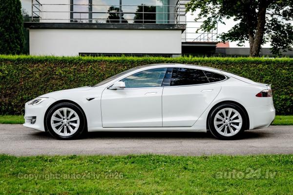 White Tesla Model S 2018 in Parnu, with an engine capacity of 0.00 L and mileage of 101 thousand km for 23990 €, photo 5 on AUTOMOTO.COM.LV