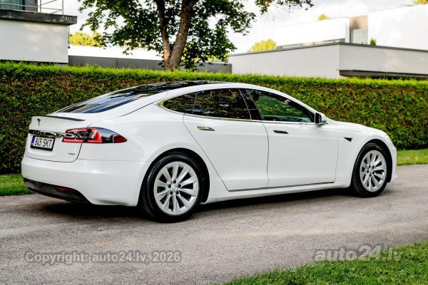 White Tesla Model S 2018 in Parnu, with an engine capacity of 0.00 L and mileage of 101 thousand km for 23990 €, photo 8 on AUTOMOTO.COM.LV