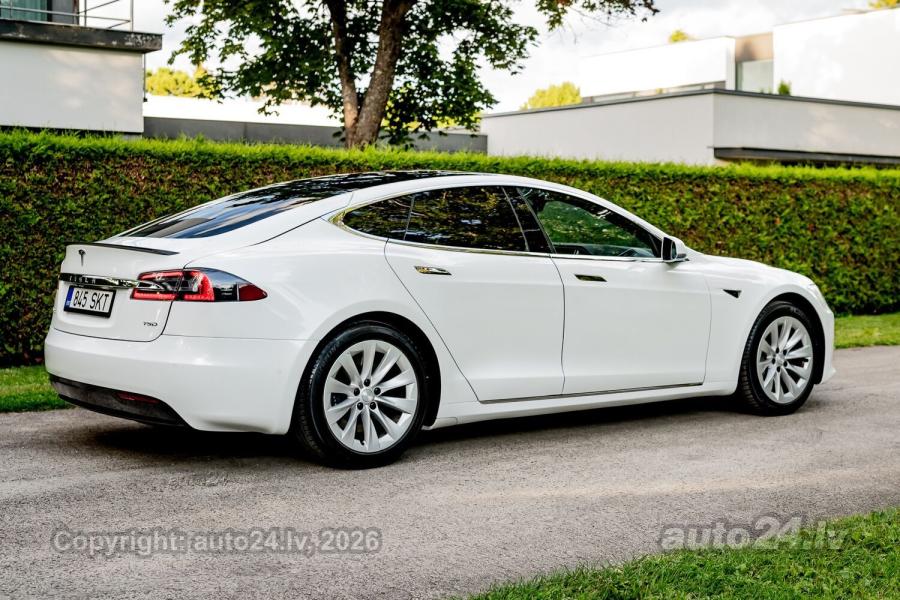 White Tesla Model S 2018 in Parnu, with an engine capacity of 0.00 L and mileage of 101 thousand km for 23990 €, photo 9 on AUTOMOTO.COM.LV