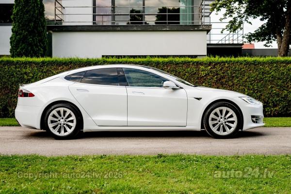 White Tesla Model S 2018 in Parnu, with an engine capacity of 0.00 L and mileage of 101 thousand km for 23990 €, photo 9 on AUTOMOTO.COM.LV