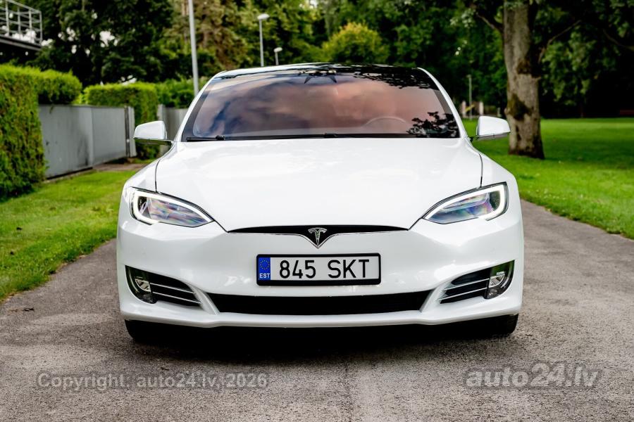 White Tesla Model S 2018 in Parnu, with an engine capacity of 0.00 L and mileage of 101 thousand km for 23990 €, photo 12 on AUTOMOTO.COM.LV