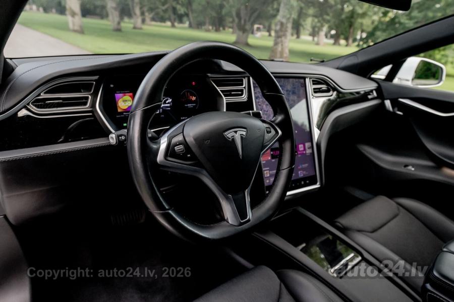 White Tesla Model S 2018 in Parnu, with an engine capacity of 0.00 L and mileage of 101 thousand km for 23990 €, photo 15 on AUTOMOTO.COM.LV