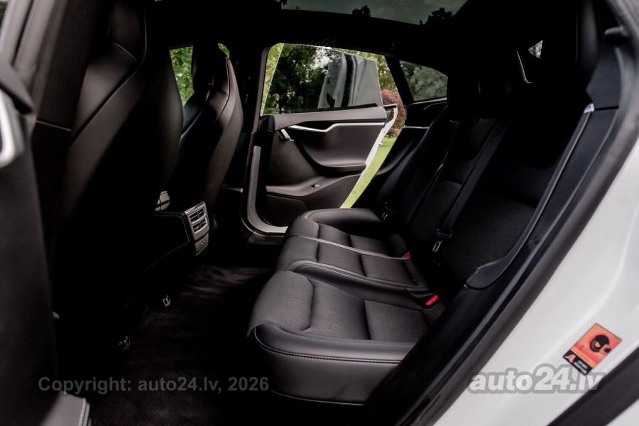 White Tesla Model S 2018 in Parnu, with an engine capacity of 0.00 L and mileage of 101 thousand km for 23990 €, photo 20 on AUTOMOTO.COM.LV