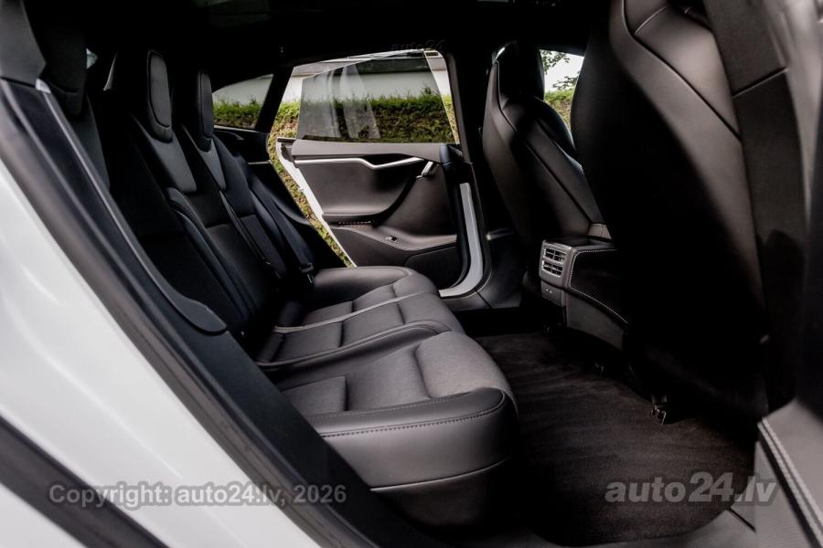 White Tesla Model S 2018 in Parnu, with an engine capacity of 0.00 L and mileage of 101 thousand km for 23990 €, photo 21 on AUTOMOTO.COM.LV
