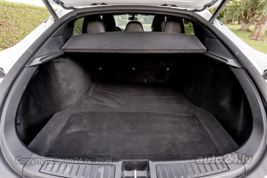 White Tesla Model S 2018 in Parnu, with an engine capacity of 0.00 L and mileage of 101 thousand km for 23990 €, photo 22 on AUTOMOTO.COM.LV