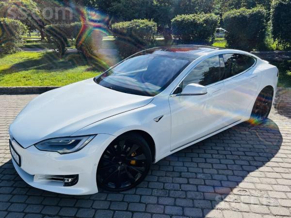 White Tesla Model S 2019 in Riga, with an engine capacity of 0.00 L and mileage of 165 thousand km for 25900 €, photo 1 on AUTOMOTO.COM.LV