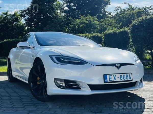 White Tesla Model S 2019 in Riga, with an engine capacity of 0.00 L and mileage of 165 thousand km for 25900 €, photo 5 on AUTOMOTO.COM.LV