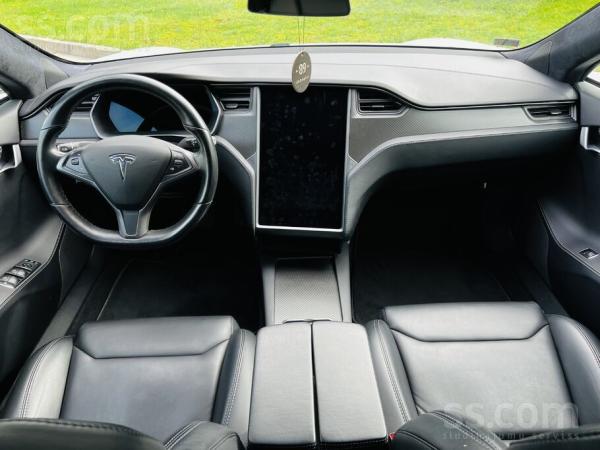 White Tesla Model S 2019 in Riga, with an engine capacity of 0.00 L and mileage of 165 thousand km for 25900 €, photo 9 on AUTOMOTO.COM.LV