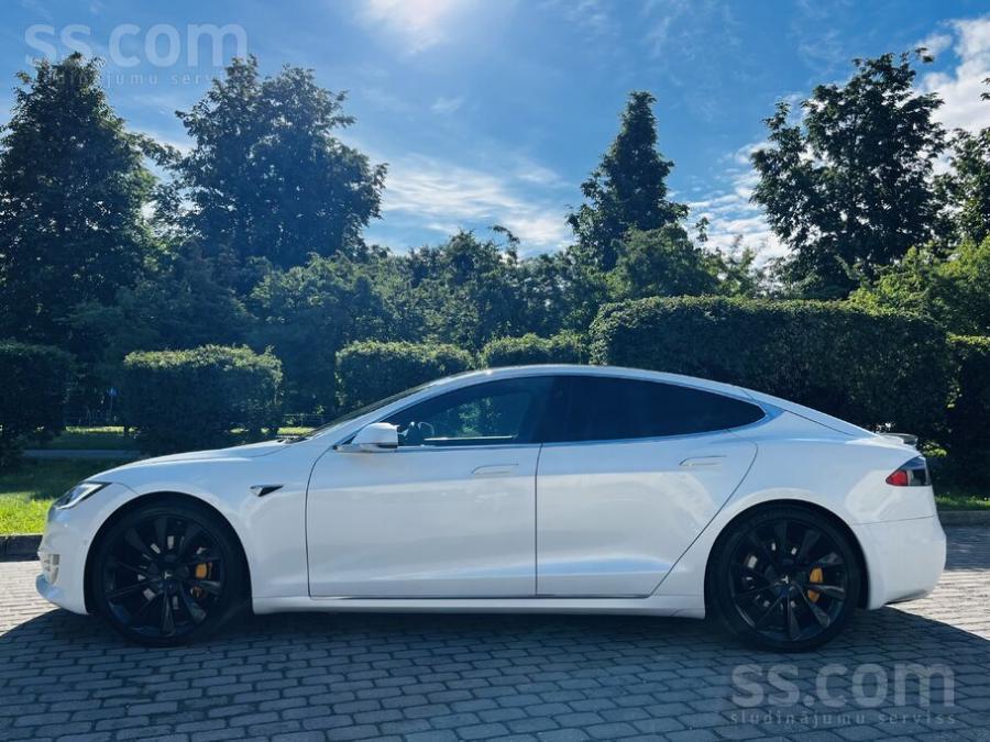 White Tesla Model S 2019 in Riga, with an engine capacity of 0.00 L and mileage of 165 thousand km for 25900 €, photo 3 on AUTOMOTO.COM.LV