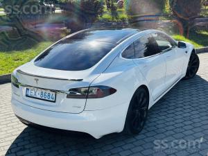 White Tesla Model S 2019 in Riga, with an engine capacity of 0.00 L and mileage of 165 thousand km for 25900 €, photo 5 on AUTOMOTO.COM.LV