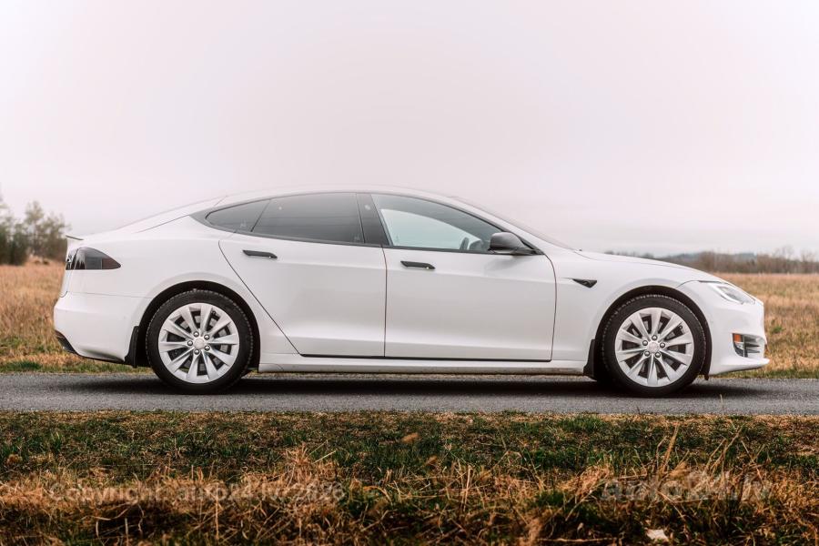 White Tesla Model S 2019 in Tallinn, with an engine capacity of 0.00 L and mileage of 103 thousand km for 30000 €, photo 5 on AUTOMOTO.COM.LV