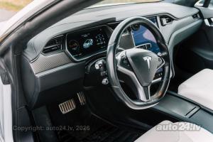 White Tesla Model S 2019 in Tallinn, with an engine capacity of 0.00 L and mileage of 103 thousand km for 30000 €, photo 12 on AUTOMOTO.COM.LV