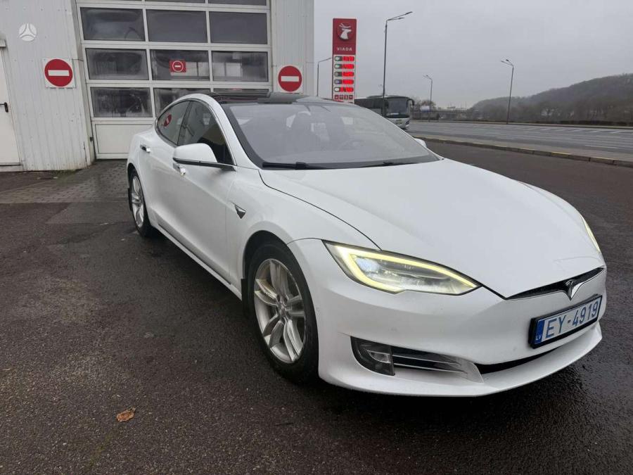 Balts Tesla Model S 2020 Kauņa, ar dzinēja tilpumu 0.00 L un nobraukumu 215 tūkst. km par 21000 €, foto 2 vietnē AUTOMOTO.COM.LV