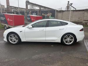 Balts Tesla Model S 2020 Kauņa, ar dzinēja tilpumu 0.00 L un nobraukumu 215 tūkst. km par 21000 €, foto 3 vietnē AUTOMOTO.COM.LV