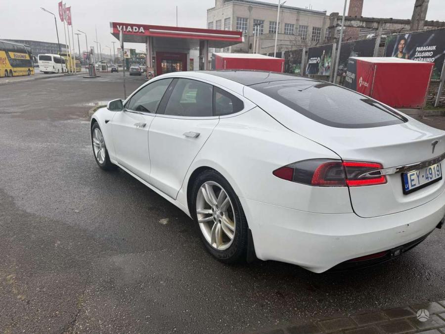Balts Tesla Model S 2020 Kauņa, ar dzinēja tilpumu 0.00 L un nobraukumu 215 tūkst. km par 21000 €, foto 7 vietnē AUTOMOTO.COM.LV