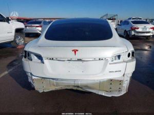 Balts Tesla Model S 2020 Klaipėda, ar dzinēja tilpumu 0.00 L un nobraukumu 116 tūkst. km par 13000 €, foto 6 vietnē AUTOMOTO.COM.LV