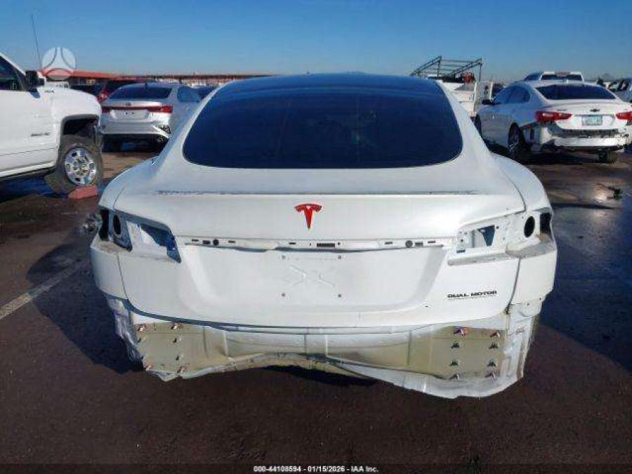 Balts Tesla Model S 2020 Klaipėda, ar dzinēja tilpumu 0.00 L un nobraukumu 116 tūkst. km par 13000 €, foto 6 vietnē AUTOMOTO.COM.LV