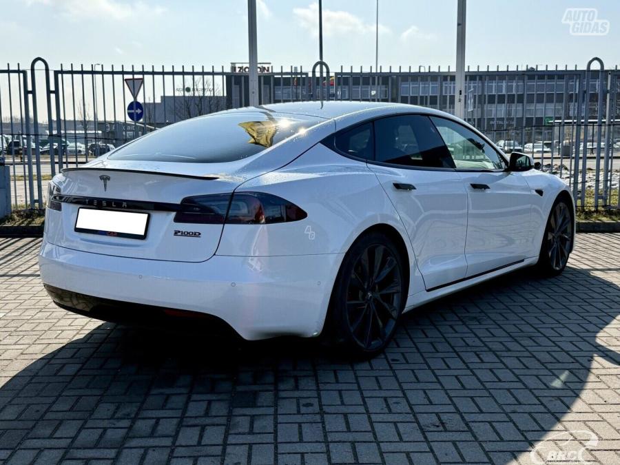 White Tesla Model S 2020 in Avizieniai, with an engine capacity of 0.00 L and mileage of 52 thousand km for 49900 €, photo 2 on AUTOMOTO.COM.LV