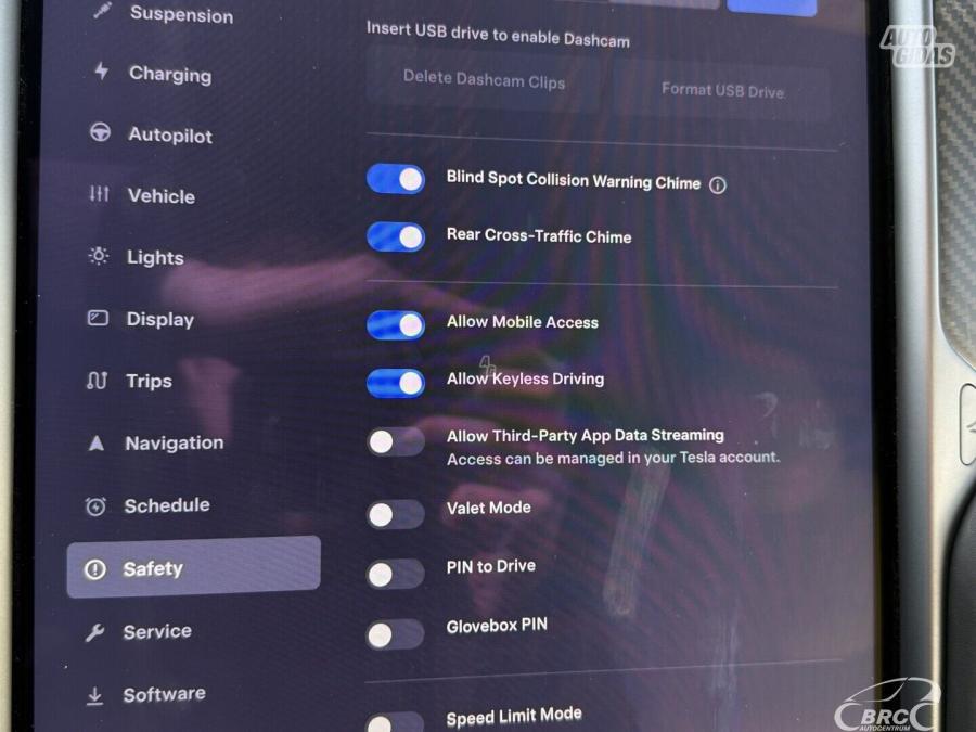 White Tesla Model S 2020 in Avizieniai, with an engine capacity of 0.00 L and mileage of 52 thousand km for 49900 €, photo 35 on AUTOMOTO.COM.LV