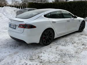 Balts Tesla Model S 2020 Liepāja, ar dzinēja tilpumu 0.00 L un nobraukumu 131 tūkst. km par 37000 €, foto 3 vietnē AUTOMOTO.COM.LV