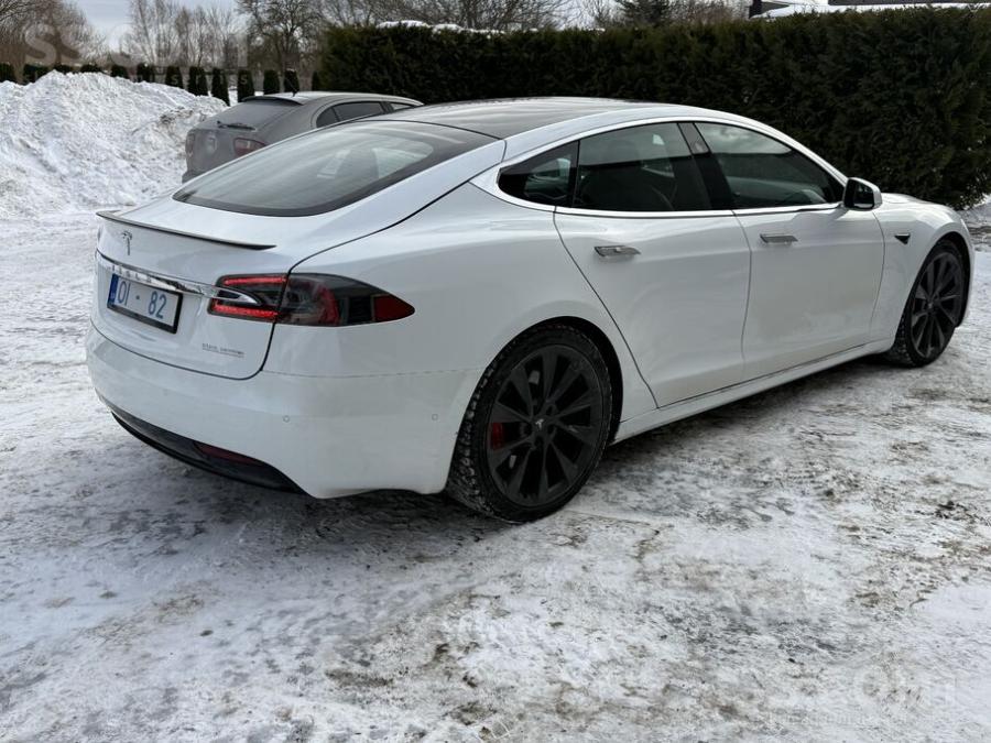 Balts Tesla Model S 2020 Liepāja, ar dzinēja tilpumu 0.00 L un nobraukumu 131 tūkst. km par 37000 €, foto 3 vietnē AUTOMOTO.COM.LV