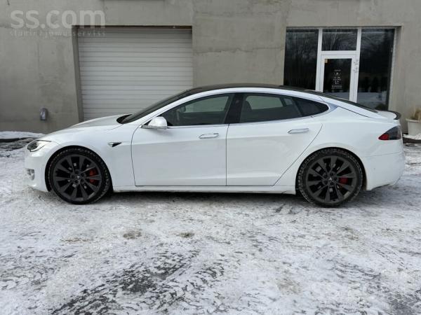 Balts Tesla Model S 2020 Liepāja, ar dzinēja tilpumu 0.00 L un nobraukumu 131 tūkst. km par 37000 €, foto 3 vietnē AUTOMOTO.COM.LV