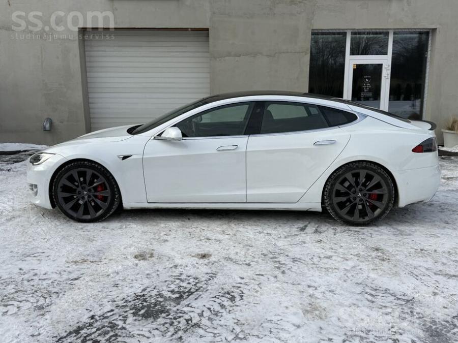 Balts Tesla Model S 2020 Liepāja, ar dzinēja tilpumu 0.00 L un nobraukumu 131 tūkst. km par 37000 €, foto 4 vietnē AUTOMOTO.COM.LV