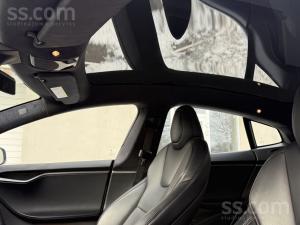 Balts Tesla Model S 2020 Liepāja, ar dzinēja tilpumu 0.00 L un nobraukumu 131 tūkst. km par 37000 €, foto 5 vietnē AUTOMOTO.COM.LV