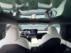 White Tesla Model S 2022 in Vilnius, with an engine capacity of 0.00 L and mileage of 112 thousand km for 37400 €, photo 7 on AUTOMOTO.COM.LV
