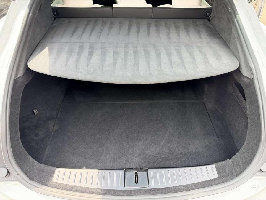 White Tesla Model S 2022 in Vilnius, with an engine capacity of 0.00 L and mileage of 112 thousand km for 37400 €, photo 14 on AUTOMOTO.COM.LV